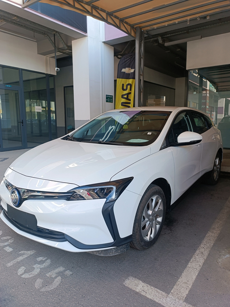 BUICK VELITE 6 \\n\\nYili: 2024\\nYurish masofasi: 430KM\\nUzunligi: 4673\\nKeng