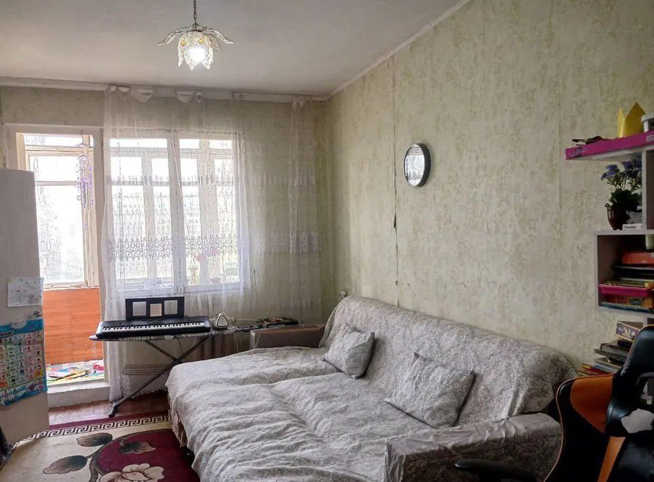 Продаётся квартира 2/4/4 на массиве Ялангач,  институт Культуры