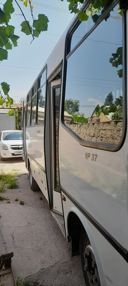 Продается автобус Исузи мр37 на Метане 2014 года