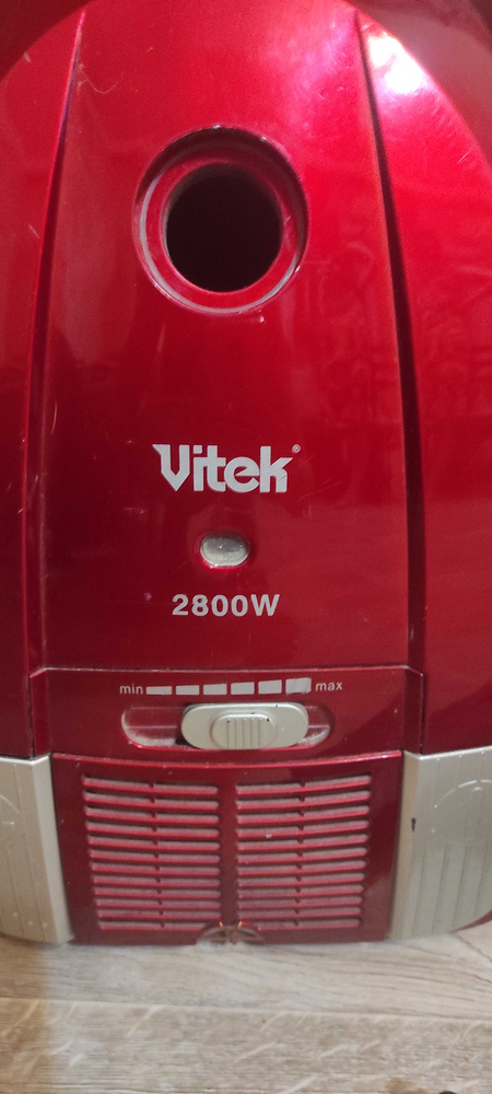 Продается пылесос Vitek б/у