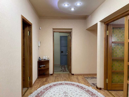 Продается квартира .3/5/5  на Мирзо Улугбекском районе (J3044)