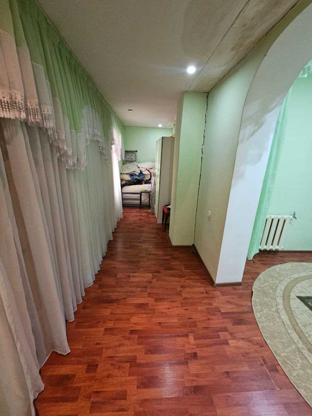 3 xonali 90m² 1-qavat sotiladi.
