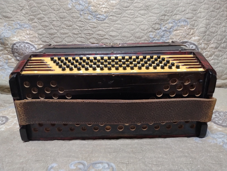 Продам аккордеон Hohner