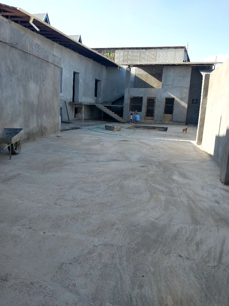 Hovli sotiladi   Motrid