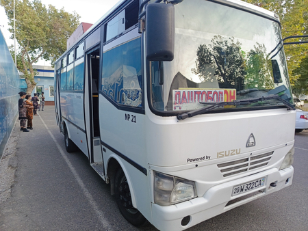 Isuzu avtobus 2012y MP21 holati yaxshi