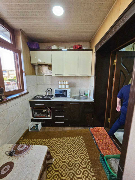 4 xonali 100m² 2-qavat sotiladi.