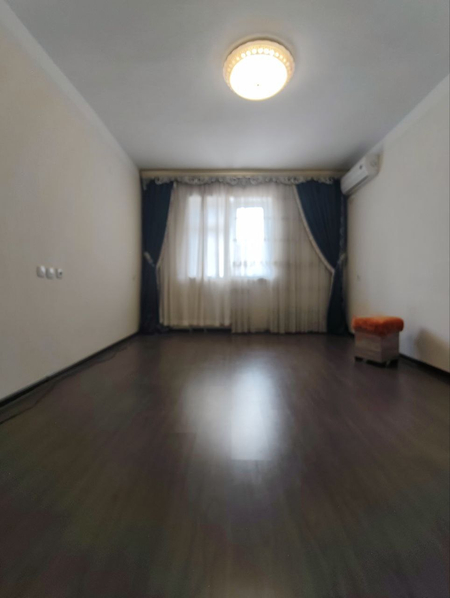 Сотилади. ЯнгиХаёт тум.  3/5/7.  74м²