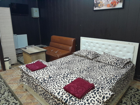 Mexmonxona Bez zaks, Kunlik Hotel 24/7
