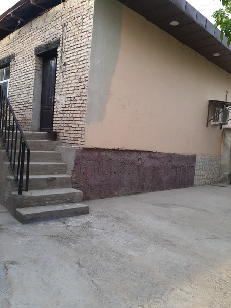 Hovli sotiladi narxi kelishilgan holda