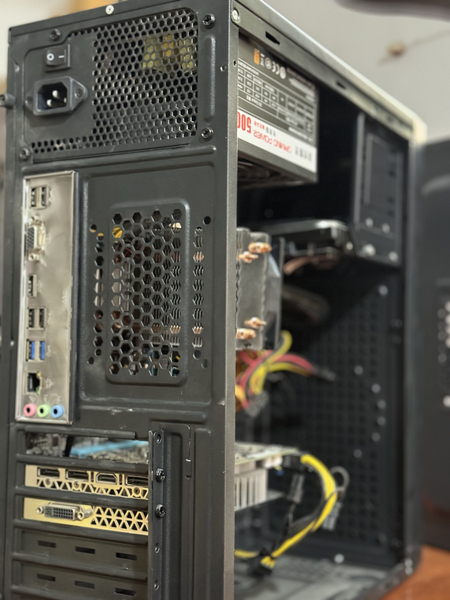 MSI 1660 super, i5 12400f,16gb 3200m, 256 ssd,Se214x,GAMING case,700w