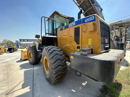 Погрузчик фронтальный SEM 655D