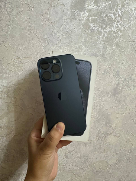 Срочно Продаю IPhone 15 pro 256 Gb. Емкость 90%, LL/A, e-sim США
