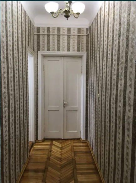 Бешагач Высокопотолочка 2 балкона +не торец .Т. мэджик сити