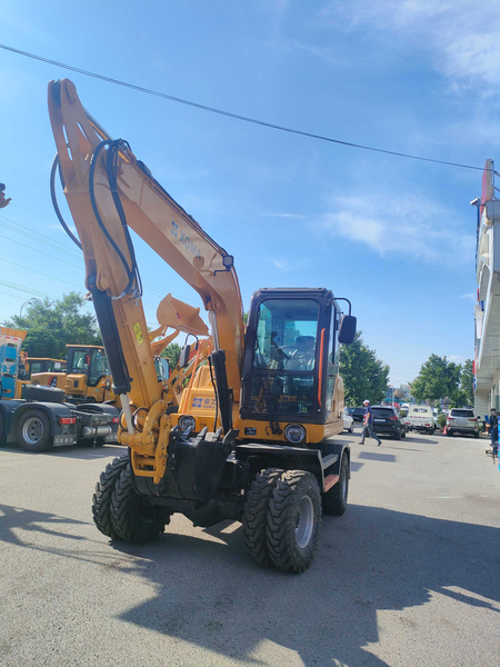 Экскаватор XG8085w с ручной передачей  0.3m³  48kw