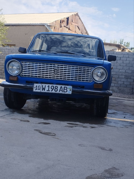 Продаётся ваз  21011 gaz-benzin