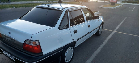 Daewoo Nexia 1998 год, сонс бензин.
