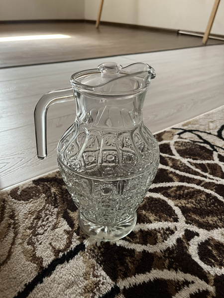 продаются 2 графина