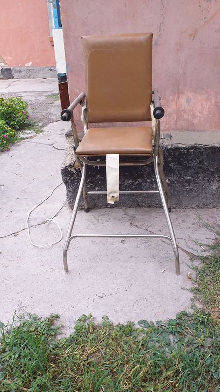 Детские стул. Железные ножки.