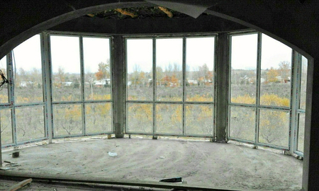 Паркент.Курортная зона.Продам дом-коробка на 3уровнях и на 16сотках