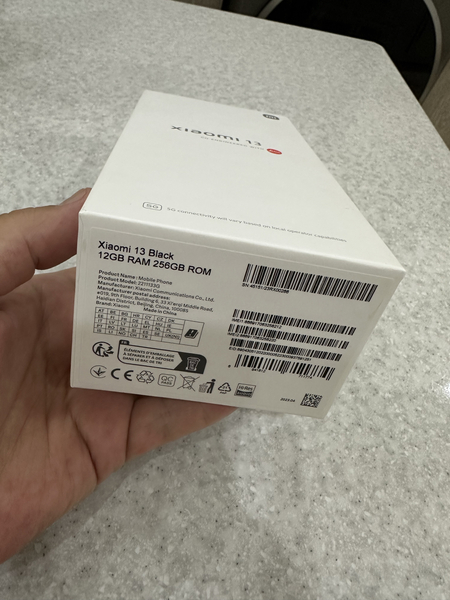 Xiaomi 13 в идеальном состоянии и полном комплекте