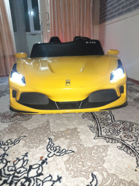 Bolalar avtomobili ferari