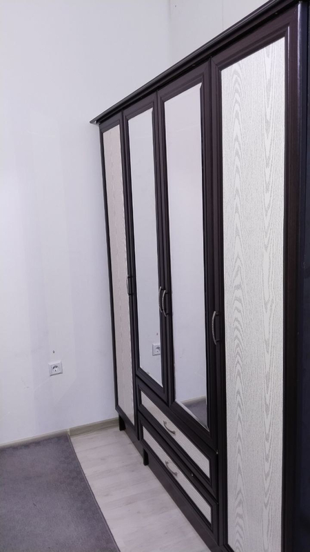 Шкафни фойдаланмаганим учун сотяпман.