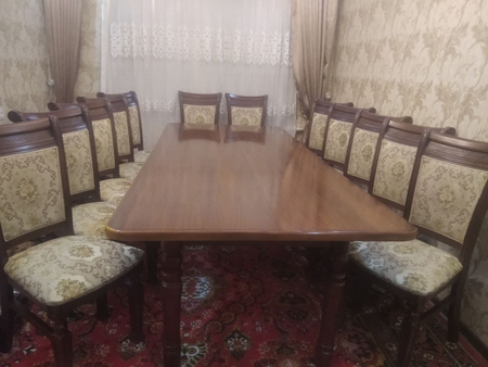 Срочно продам стол и стулья
