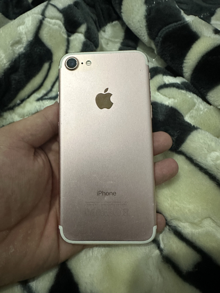 Iphone 7 sotiladi srochni 128 xotira xamma joyi chotki
