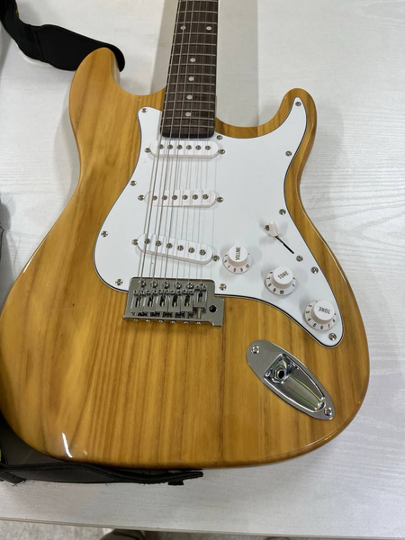 Sola gitara sotiladi