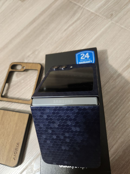 Продаётся срочно Samsung Z Flip 5 8/256 Graphite Vietnam Full