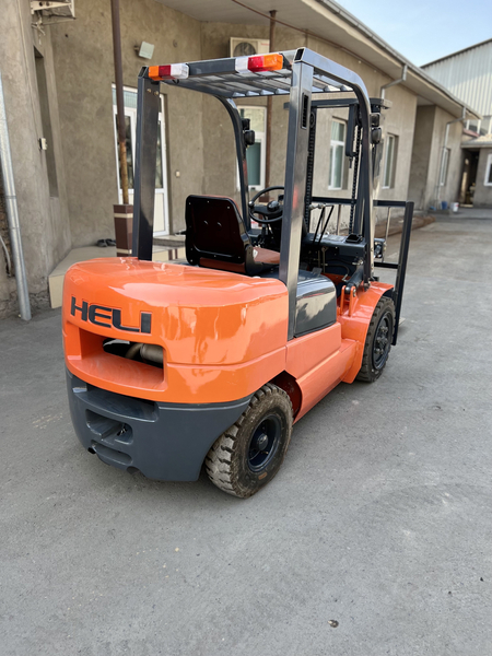 Продается погрузчик HELI БЕНЗИНОВЫЙ