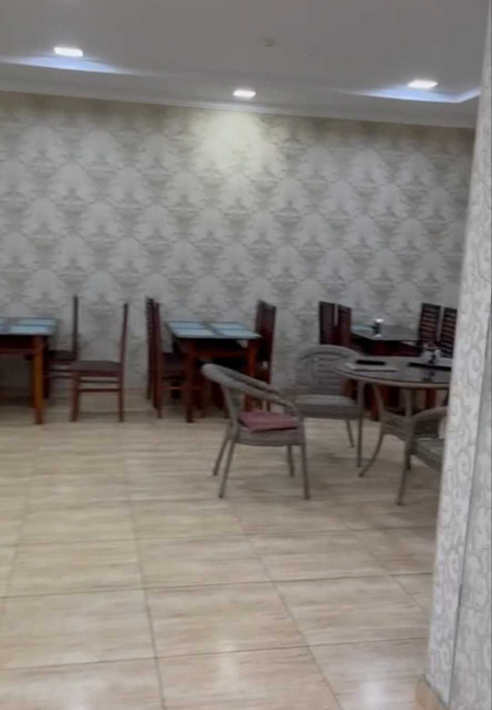Ресторан на главной дороге в Газалкенте с летней верандой