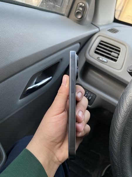 Iphone 15 proo satladi