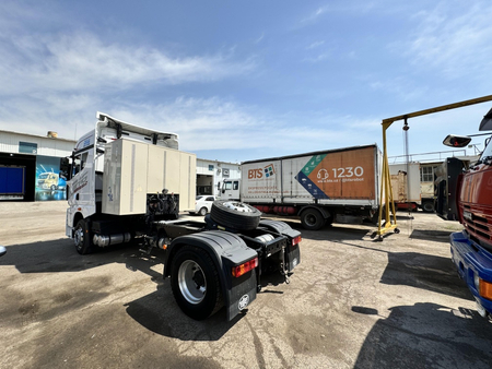 Седельный  Тягач JH6 4x2 CNG