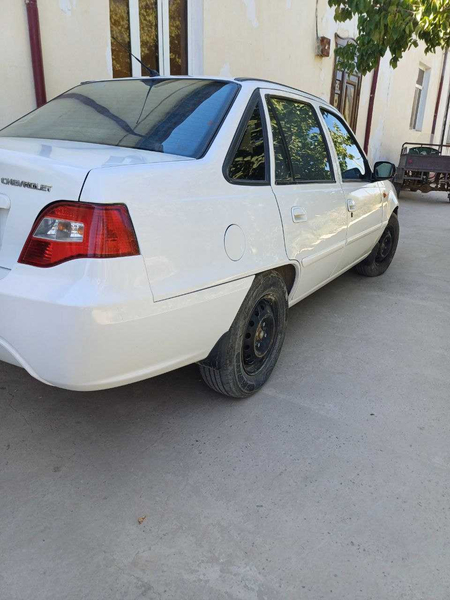 Avtomobil nexia 2
