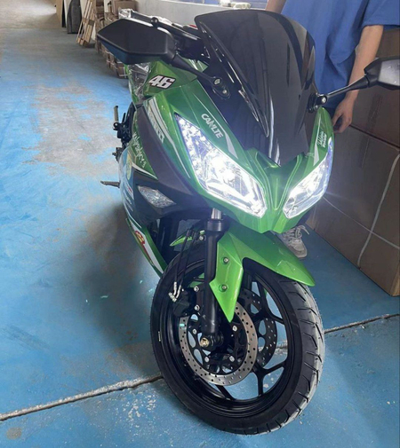 Электро мотоцикл. Kawasaki Ninja . 3.000w. 
Китай. 
Точная копия Kawas