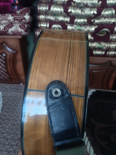 Smiger transakustika gitara sotiladi