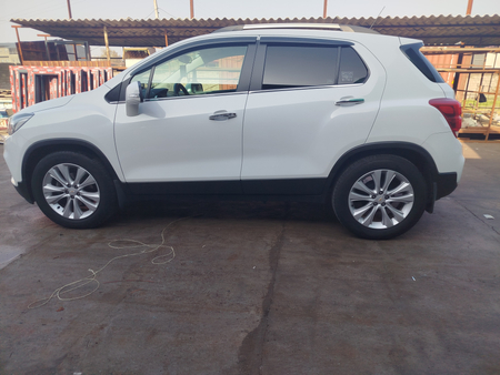 Tracker Premier сотилади