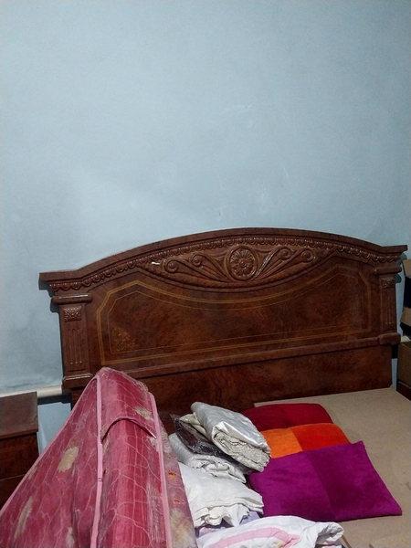 Spalniy mebel. O'rta holatda