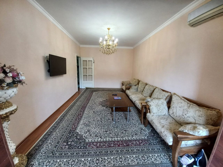 Срочно продаётся 2в3-комнатная 2в3/2/4 77-серия Юнусабад Сайрам Манзур