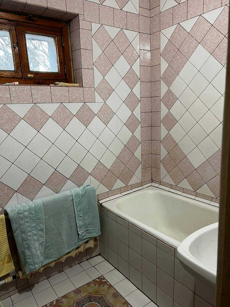ул.Новомосковская 77-серия 3-комн 4/4 75 м² кирпич 2х6 средняя
