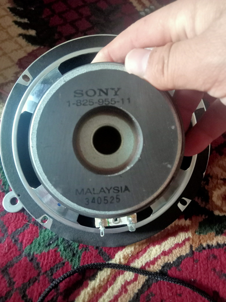 Продам сабвуфер Sony 8 дуймовый в отличном состоянии.