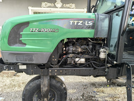 Traktor sotiladi