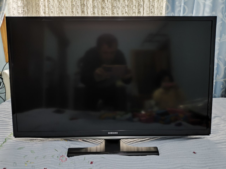 Леди телевизор SAMSUNG.