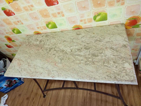 Продаётся кухонный стол. Самовывоз.