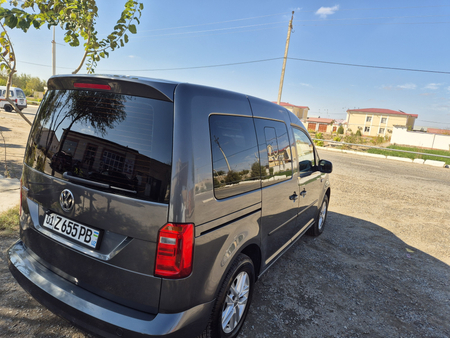 Машина Volkswagen Caddy