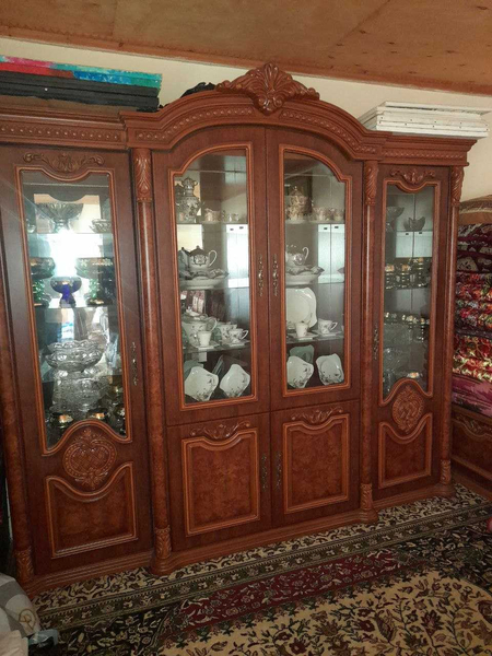 Сервант,Стенка,Мебель для гостиной в идеальном состоянии.