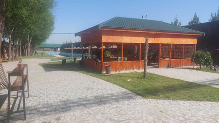 Oqdaryo tumanida baliqxona, milliy taomlar, oromgoh  binosi sotilmoqda
