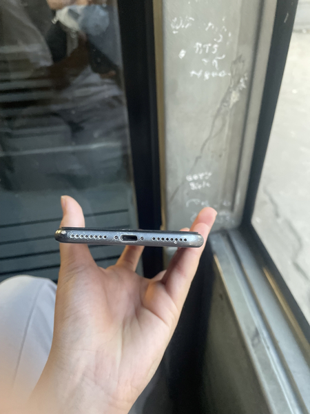 Iphone 8  plus 64 gb