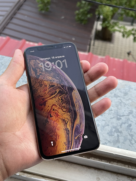 Iphone XS xolati ideal korobka dolument yoq